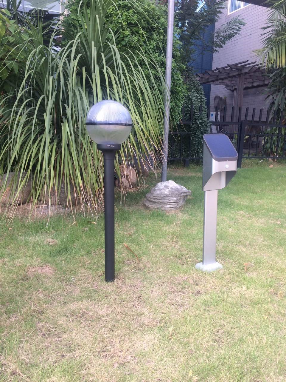 Solar Lighting, Traffic Lights, Outdoor Solar Lights and Power Systems ...